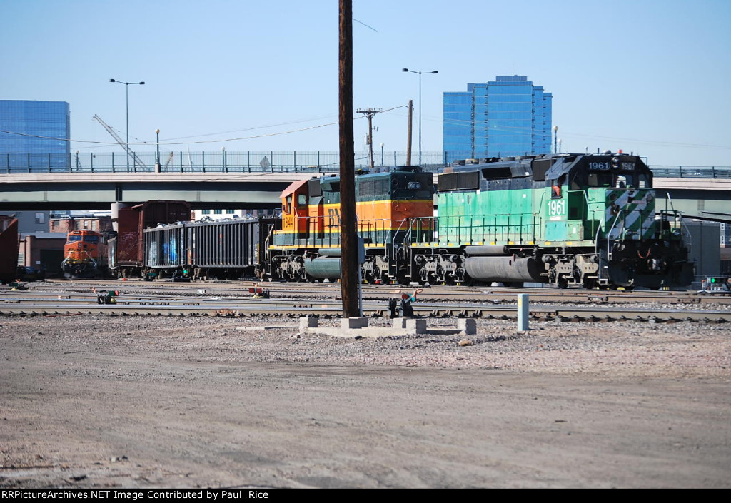 BNSF 1961 & BNSF 1844 Arriving Denver's BNSF Yard